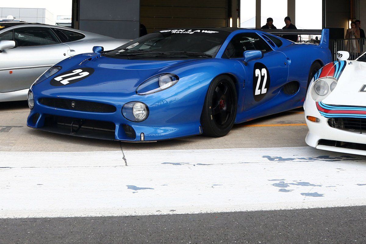 Record number of Jaguar XJ220s set for Silverstone Classic | | Honest John