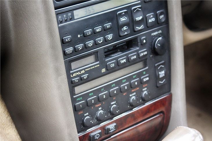 Lexus LS400 (XF10) - Classic Car Review | Honest John