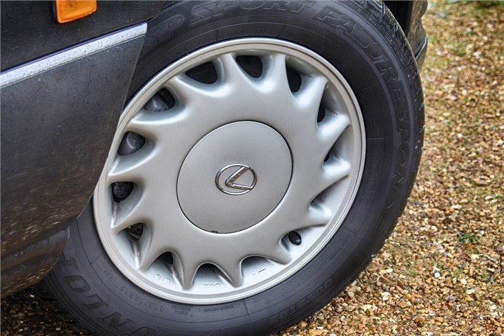 Lexus LS400 (XF10) - Classic Car Review | Honest John